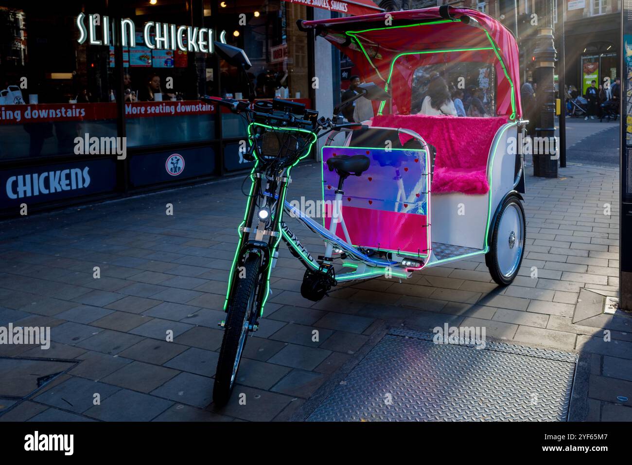 London pedal powered rickshaws hi-res stock photography and images - Alamy