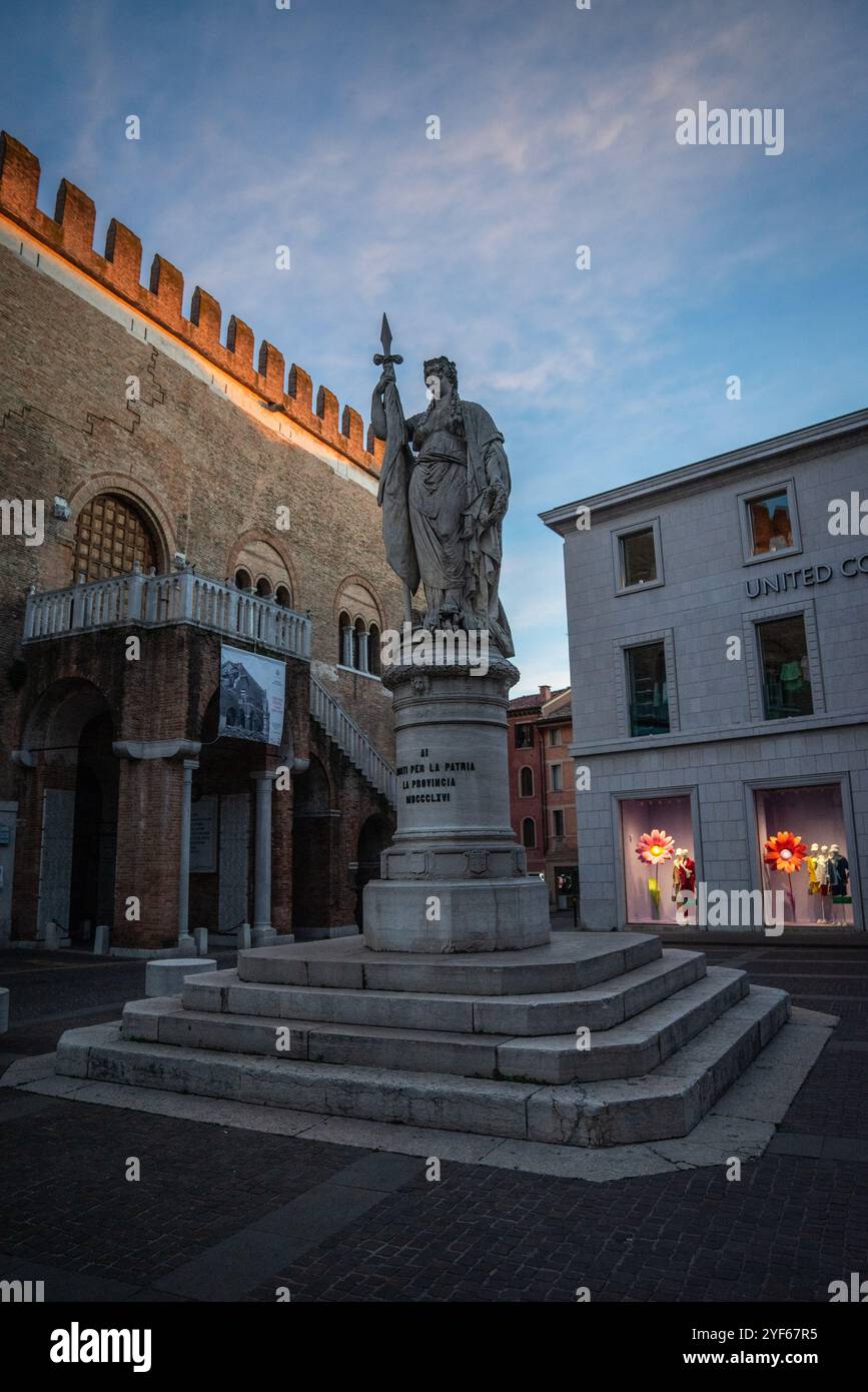 Treviso statue hi-res stock photography and images - Alamy
