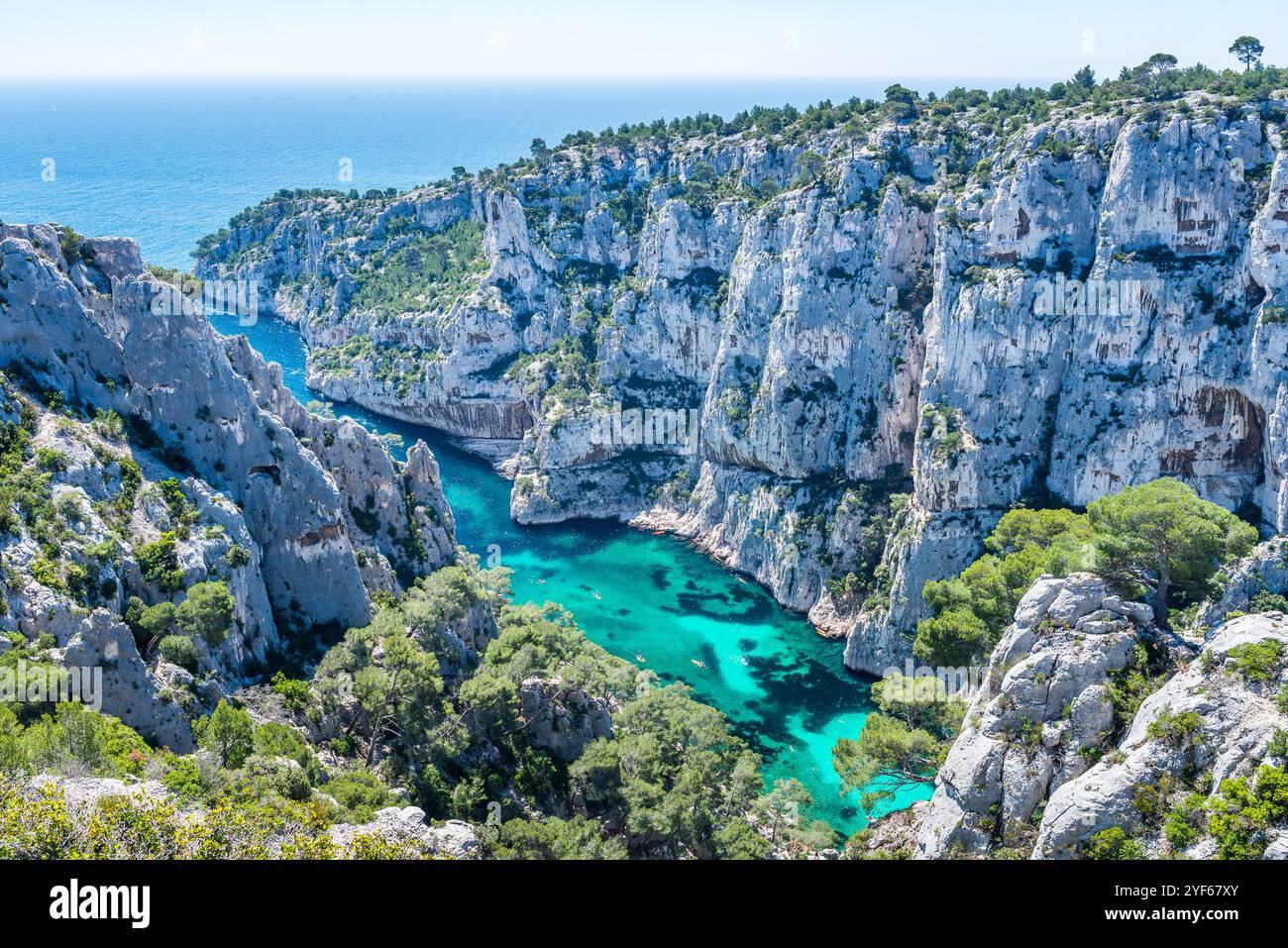 Calanque den vau rocky hi-res stock photography and images - Alamy