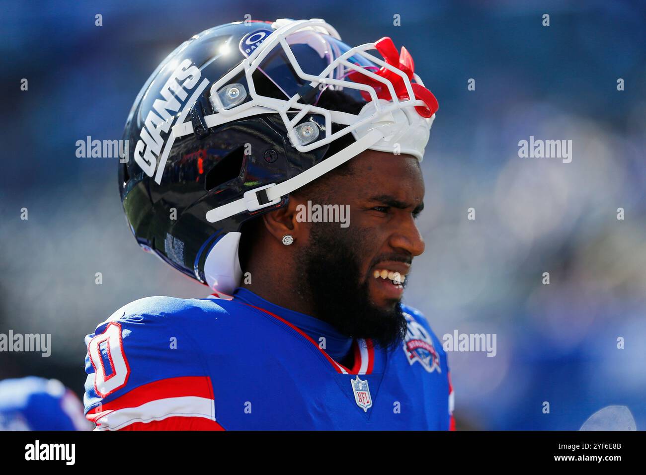 New York Giants linebacker Brian Burns warms up before playing against ...