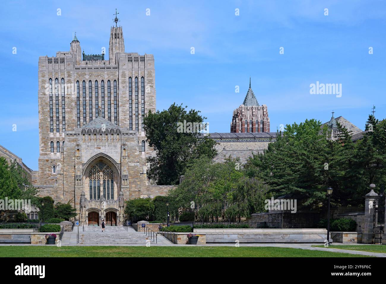 Yale University campus with ornate gothic front of Sterling Memorial ...