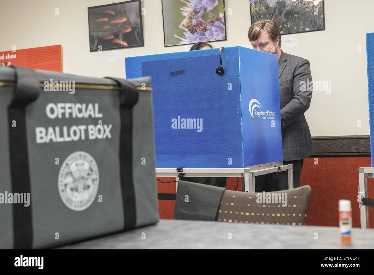 San Diego, United States. 02nd Nov, 2024. A man votes at one of the ...