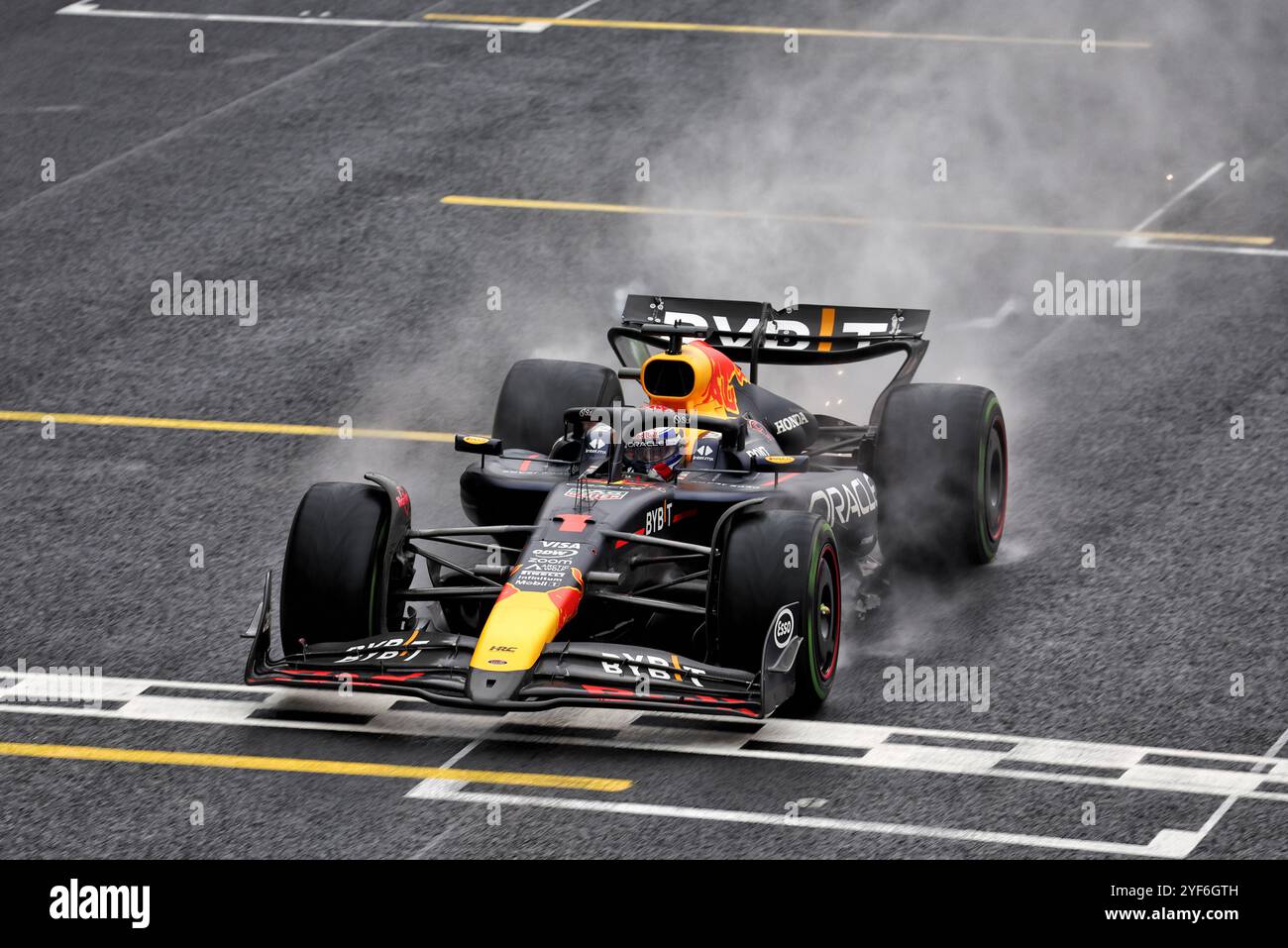 Formula 1 race 2024 finish line hi-res stock photography and images - Alamy