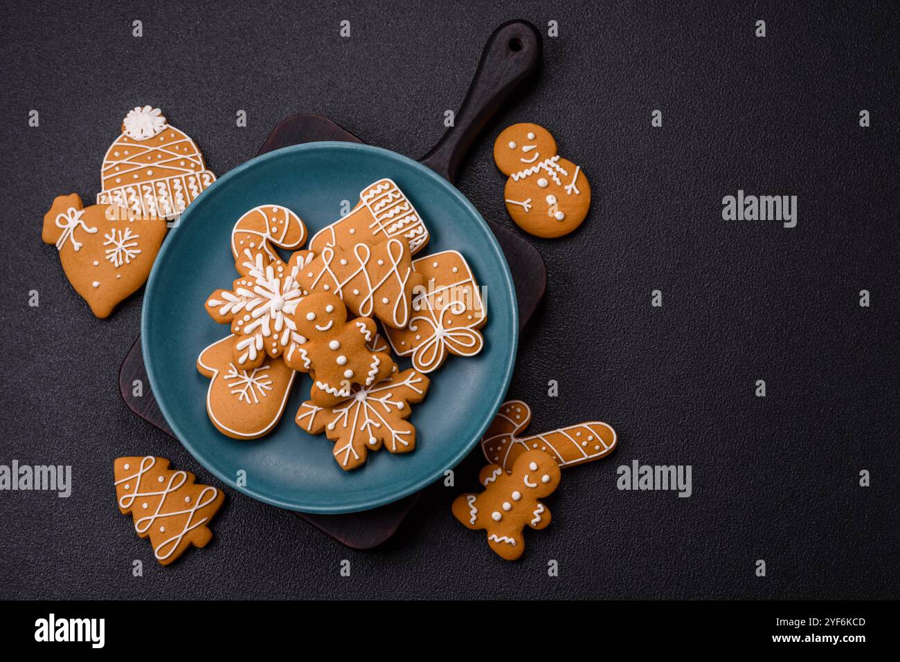 Delicious gingerbread cookies with honey, ginger and cinnamon. Winter ...