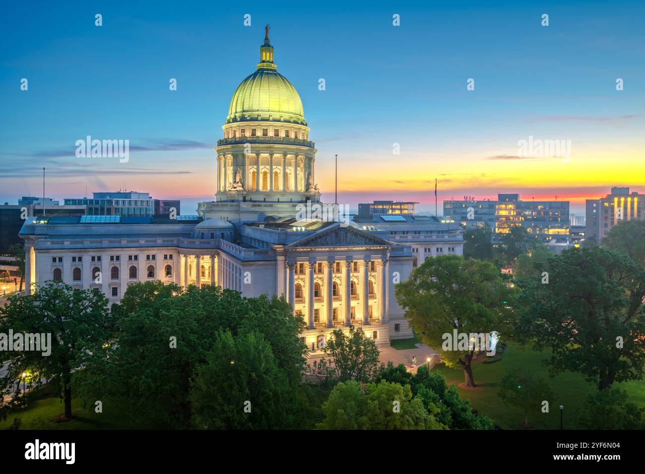 Madison, Wisconsin, USA state capitol building at twilight Stock Photo ...