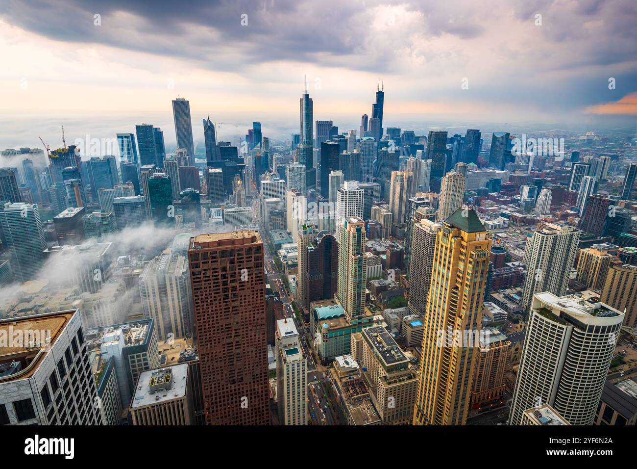 Night in downtown chicago hi-res stock photography and images - Alamy
