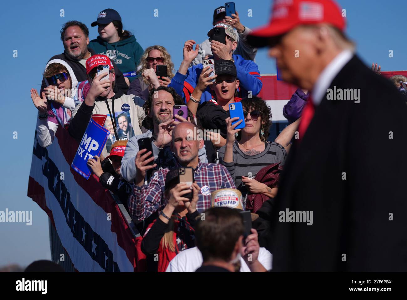Supporters cheer as Republican presidential nominee former President ...