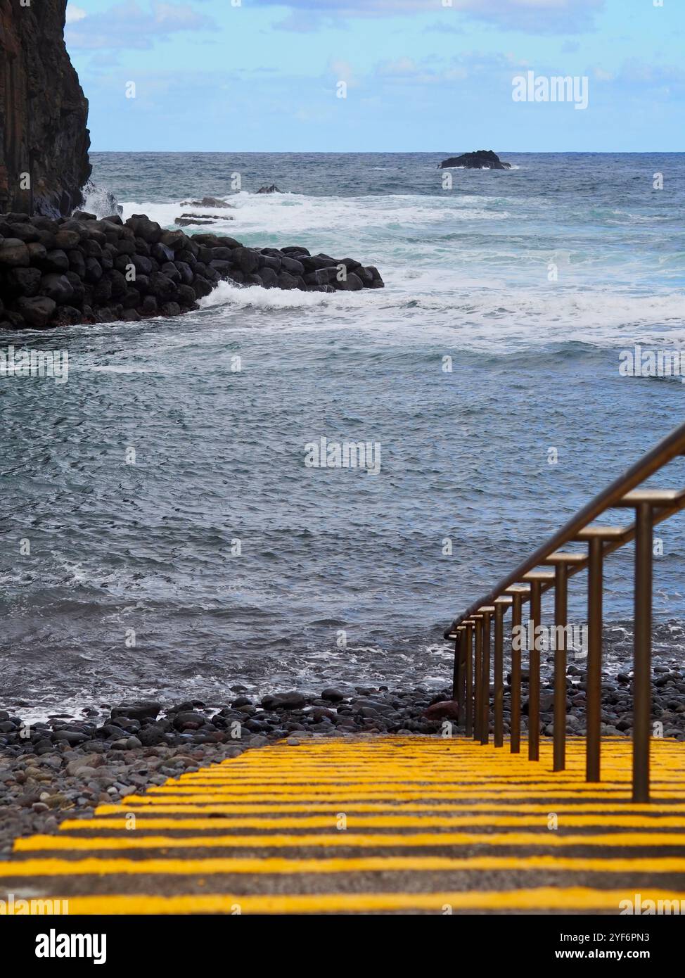 Staircase descent sea hi-res stock photography and images - Alamy