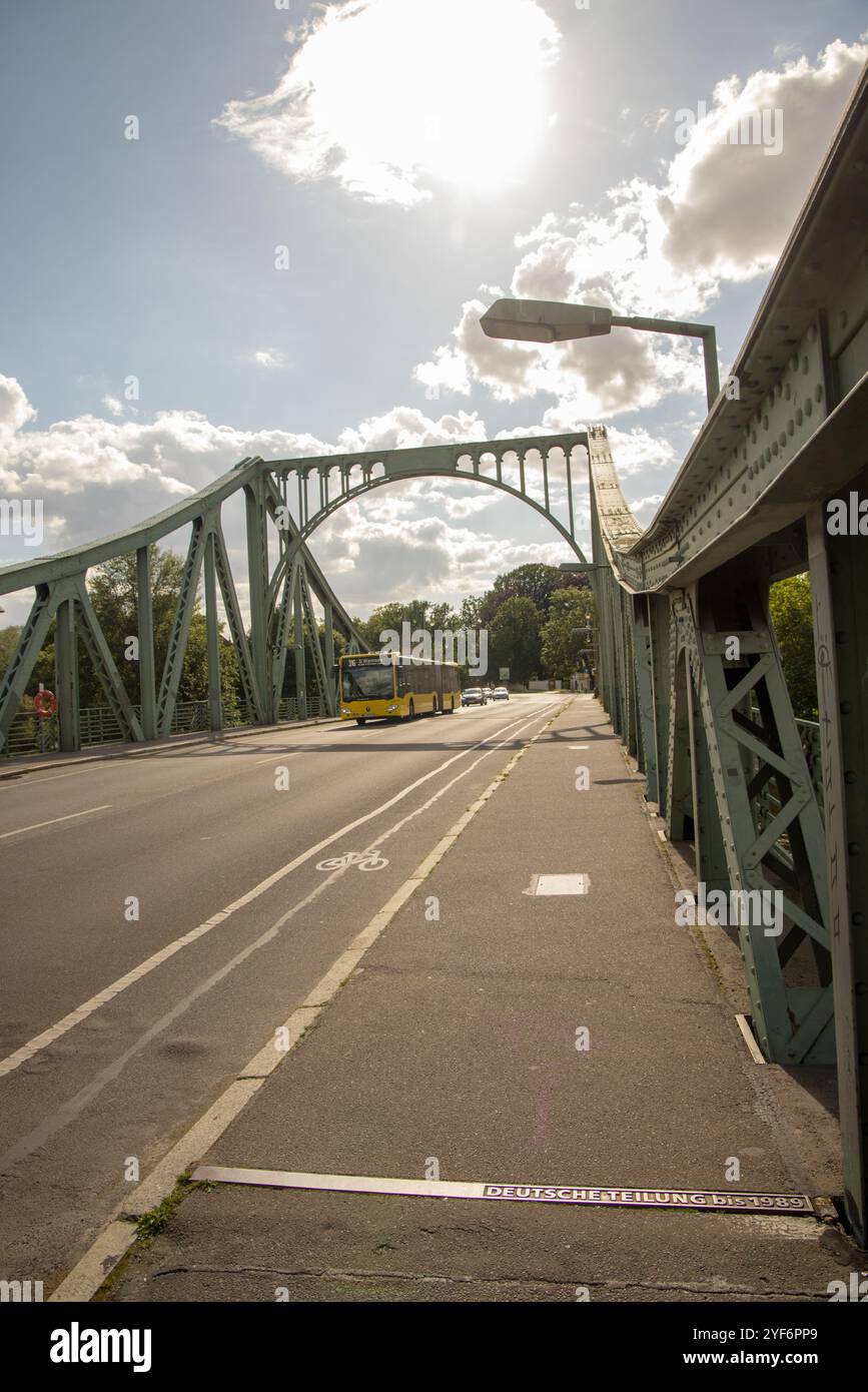Metal memorial sign indicating German division ("Deutsche Teilung bis ...