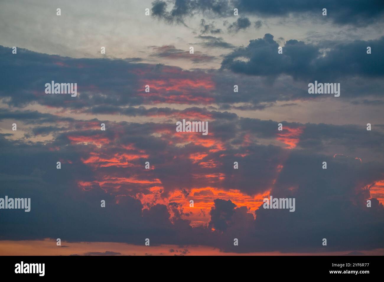 Dramatic sunset sky soft hi-res stock photography and images - Alamy