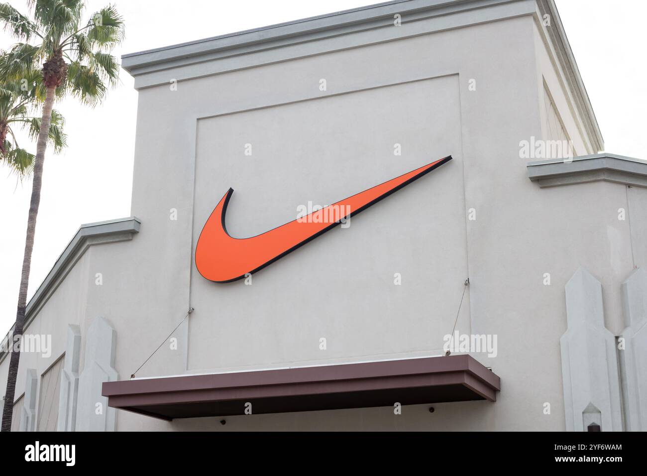 Nike store front logo hi-res stock photography and images - Alamy