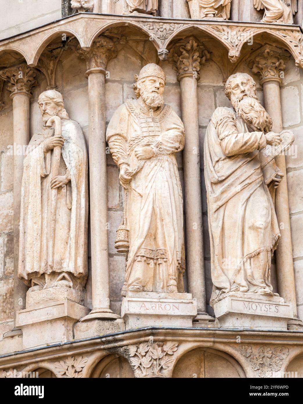 Medieval religious figures hi-res stock photography and images - Alamy