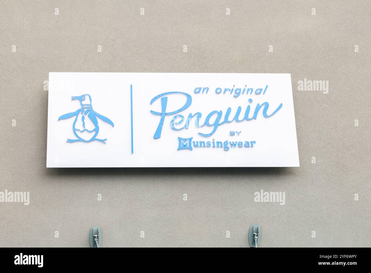Penguin Store Logo