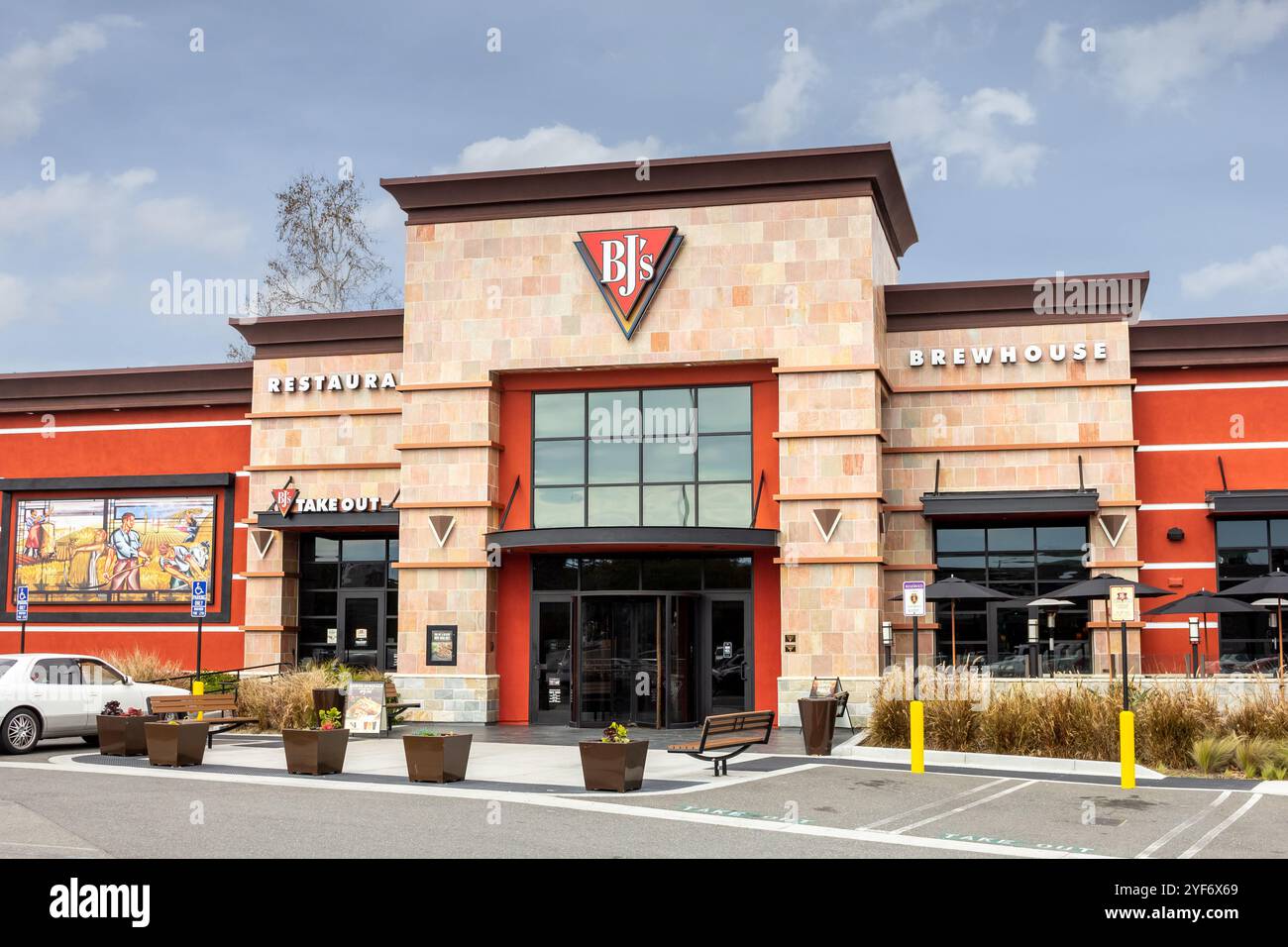 Orange, California, United States - 08-10-2019: A view of a store front ...
