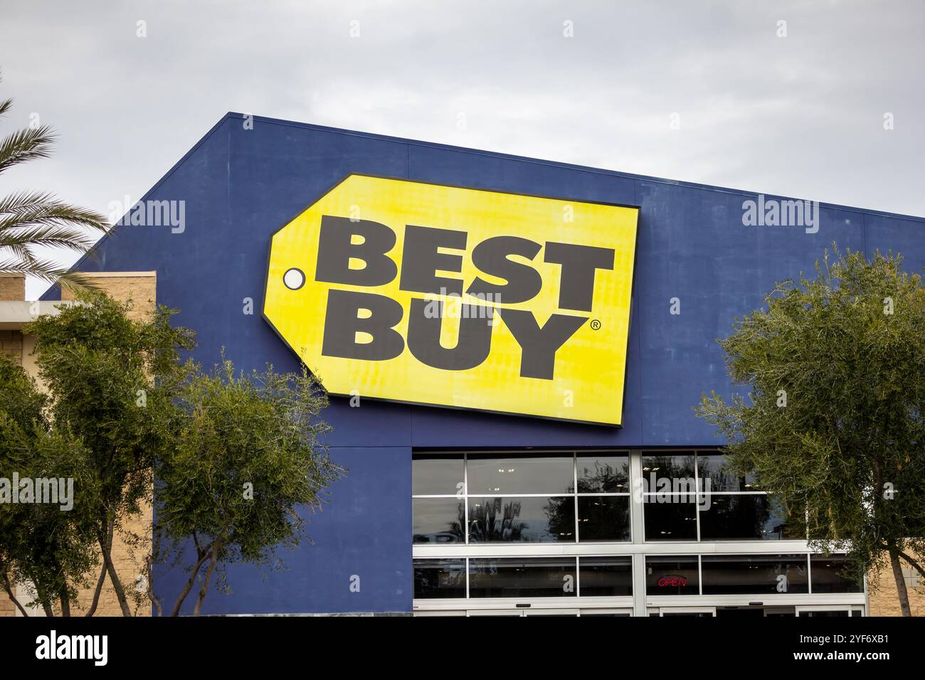 Best buy retail televisions hi-res stock photography and images - Alamy