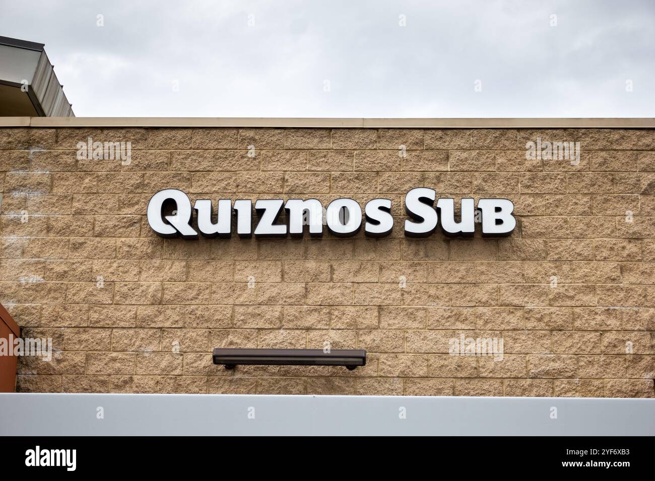 Quiznos exterior hi-res stock photography and images - Alamy