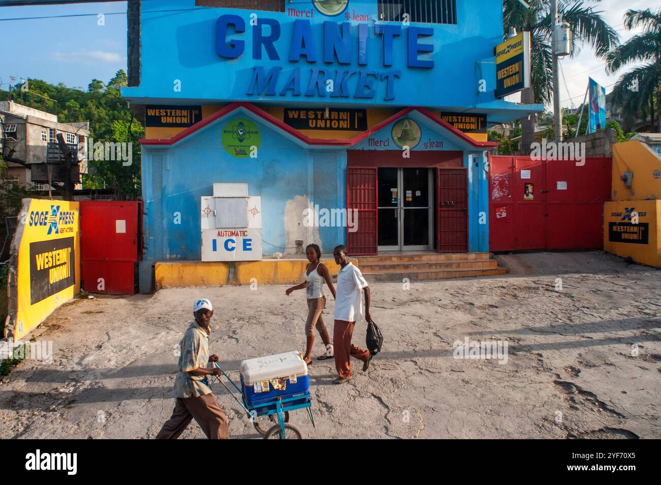 Market, shops and street scene in Port au Prince city center, Haiti ...