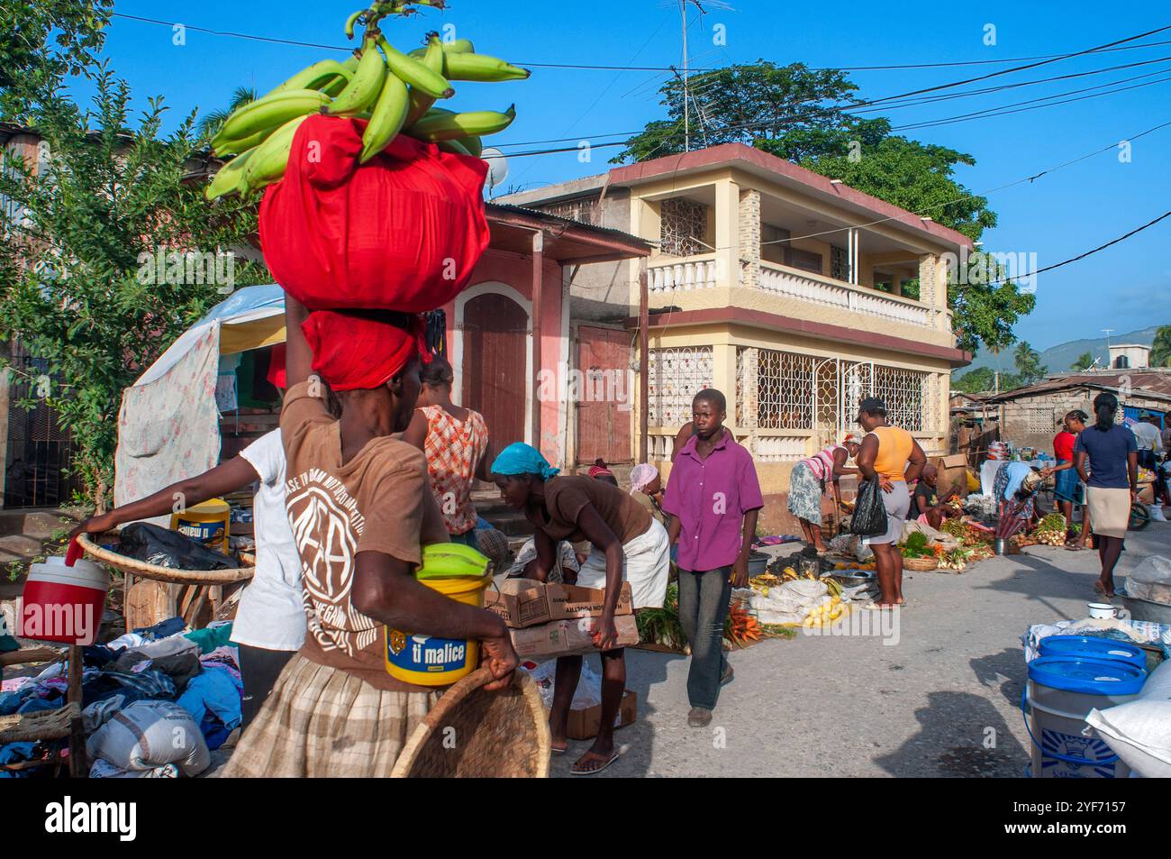 Local market and houses in the historic colonial old town, Jacmel city ...