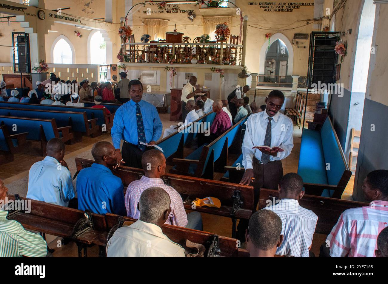 Inside Église Baptiste Tabernacle church local houses in the historic ...