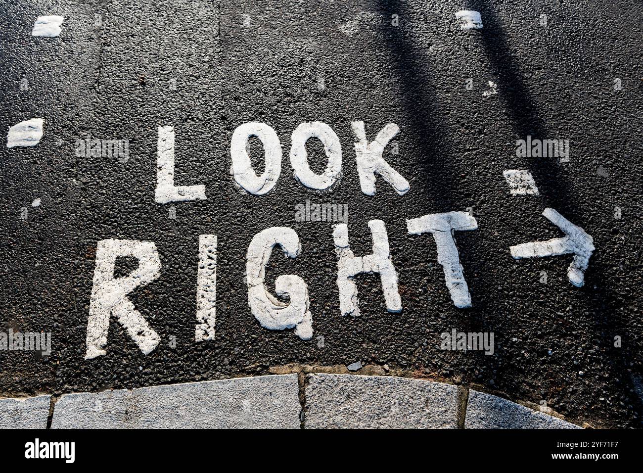 Caution curb sign hi-res stock photography and images - Alamy