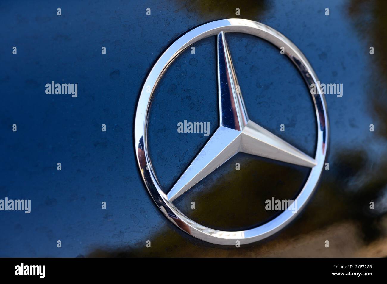 Innovation logo artistry hi-res stock photography and images - Alamy