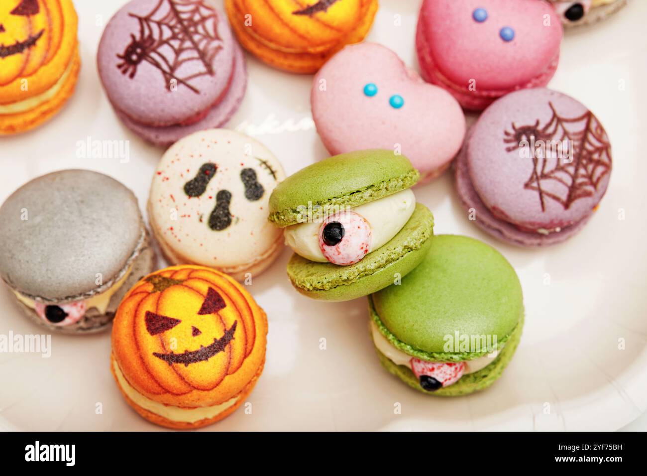 Macaron faces hi-res stock photography and images - Alamy