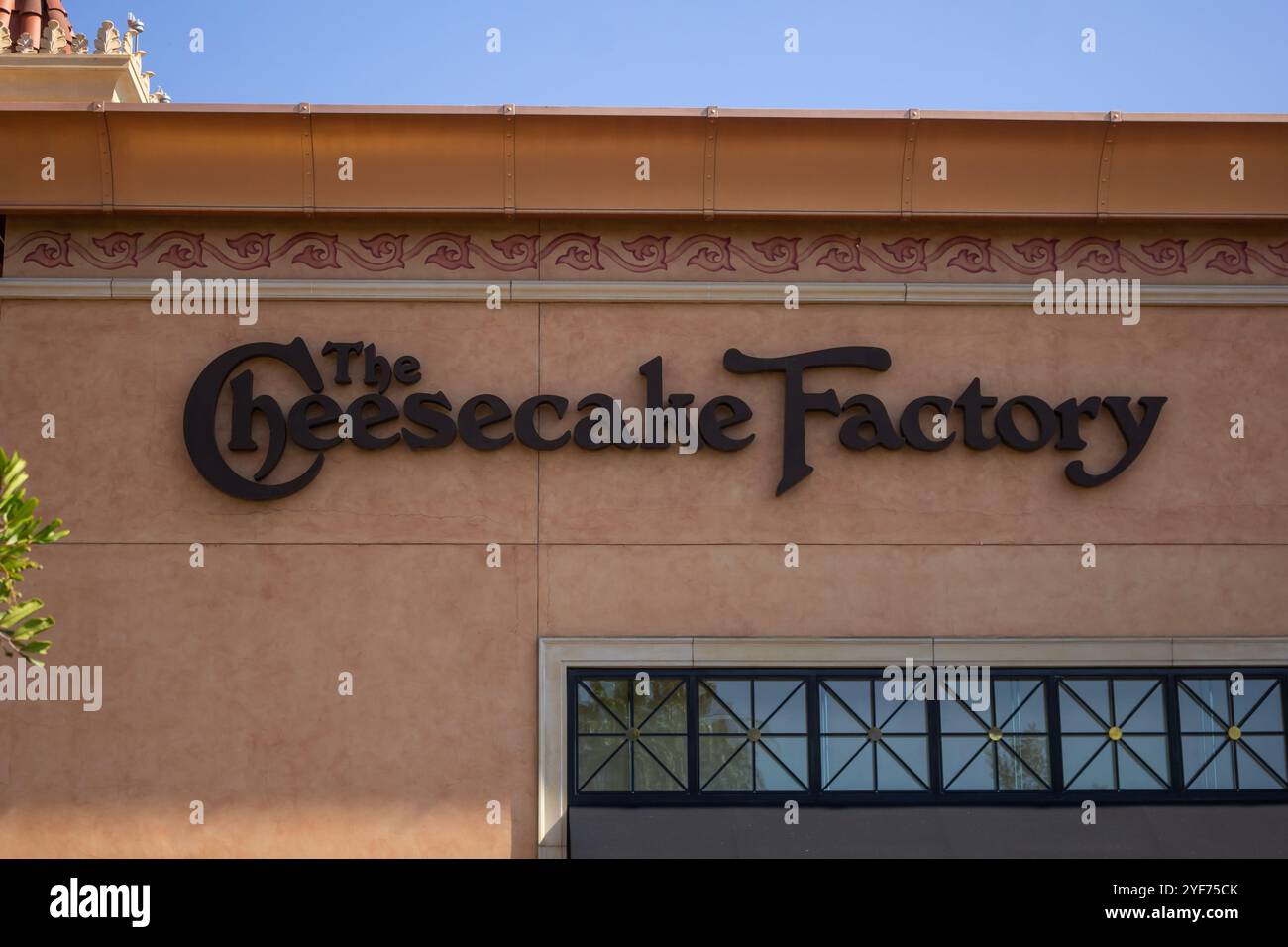 Cheesecake factory logo hi-res stock photography and images - Alamy