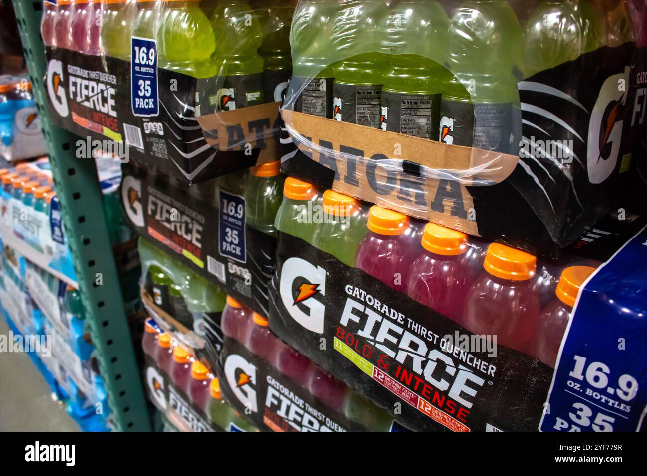Gatorade drinks hi-res stock photography and images - Alamy