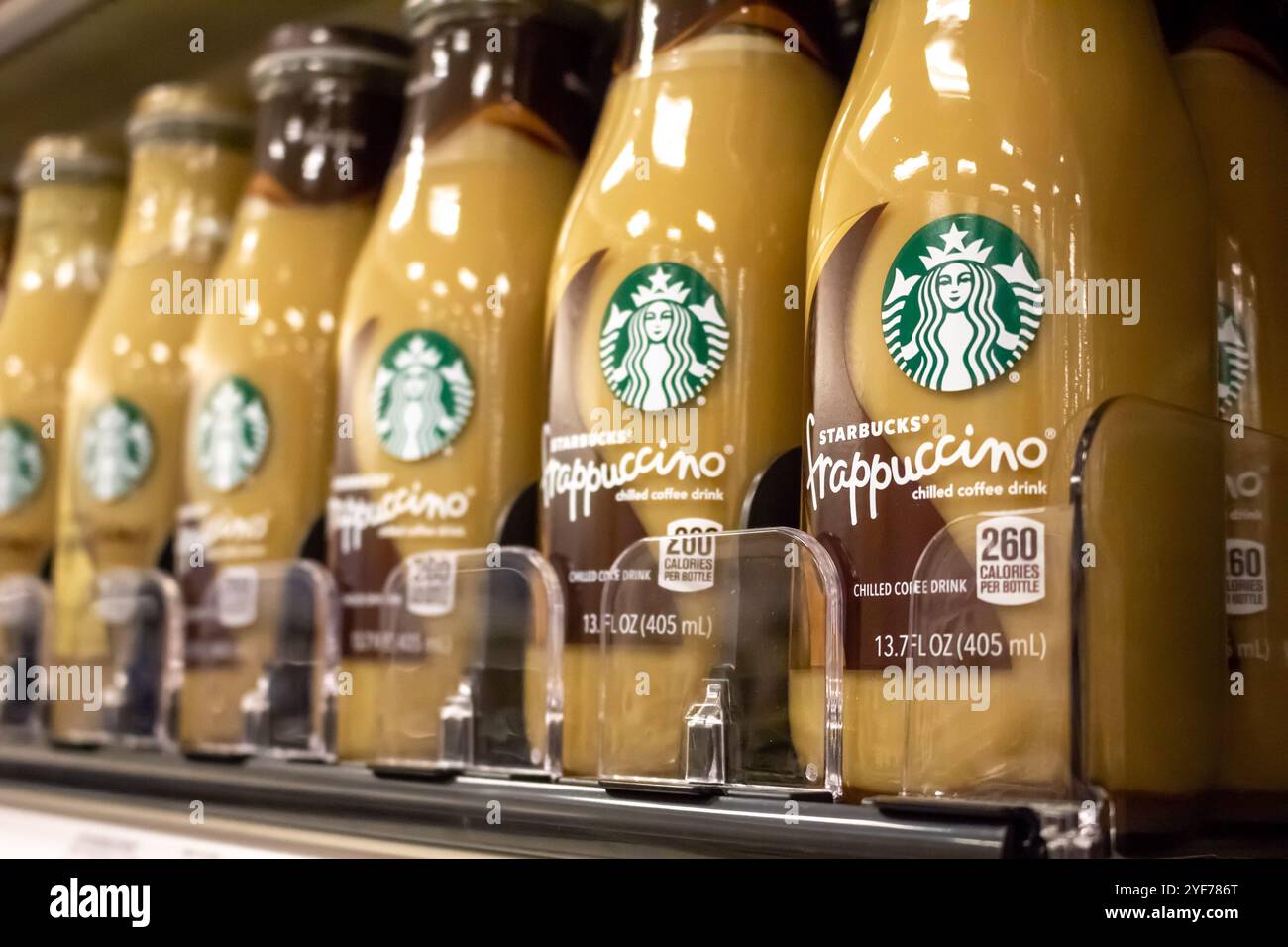 Starbucks coffee grocery store hi-res stock photography and images - Alamy