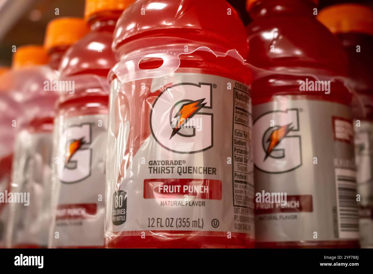 Gatorade grocery store hi-res stock photography and images - Alamy