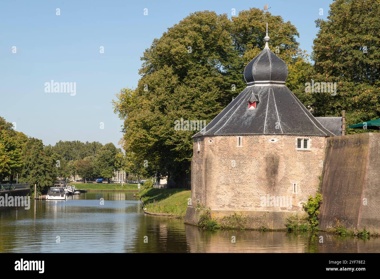 Defense tower belonging to the Spanjaardsgat of the medieval castle of ...