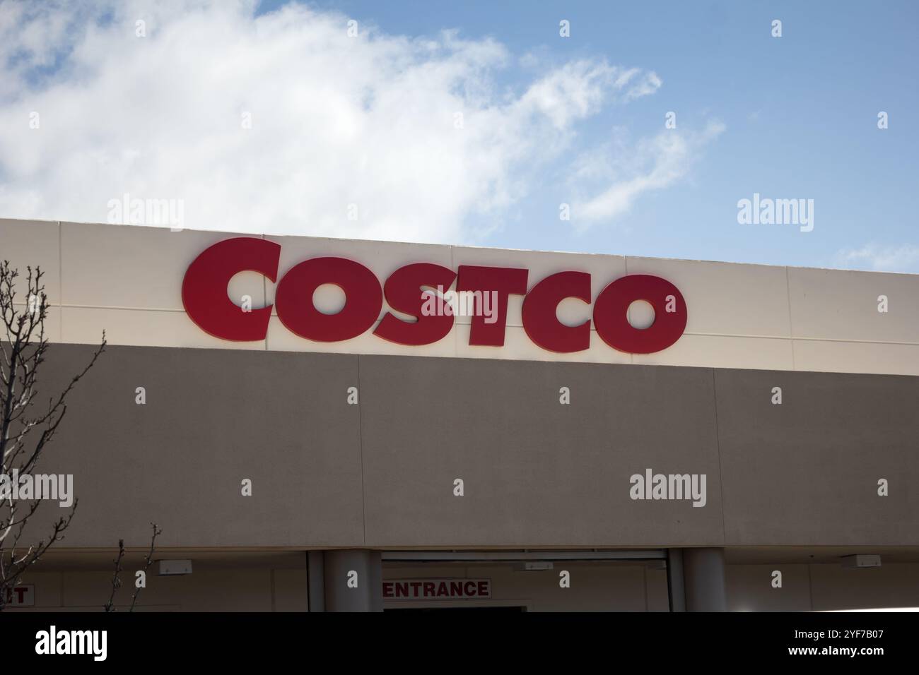 Discount big box department store hi-res stock photography and images ...