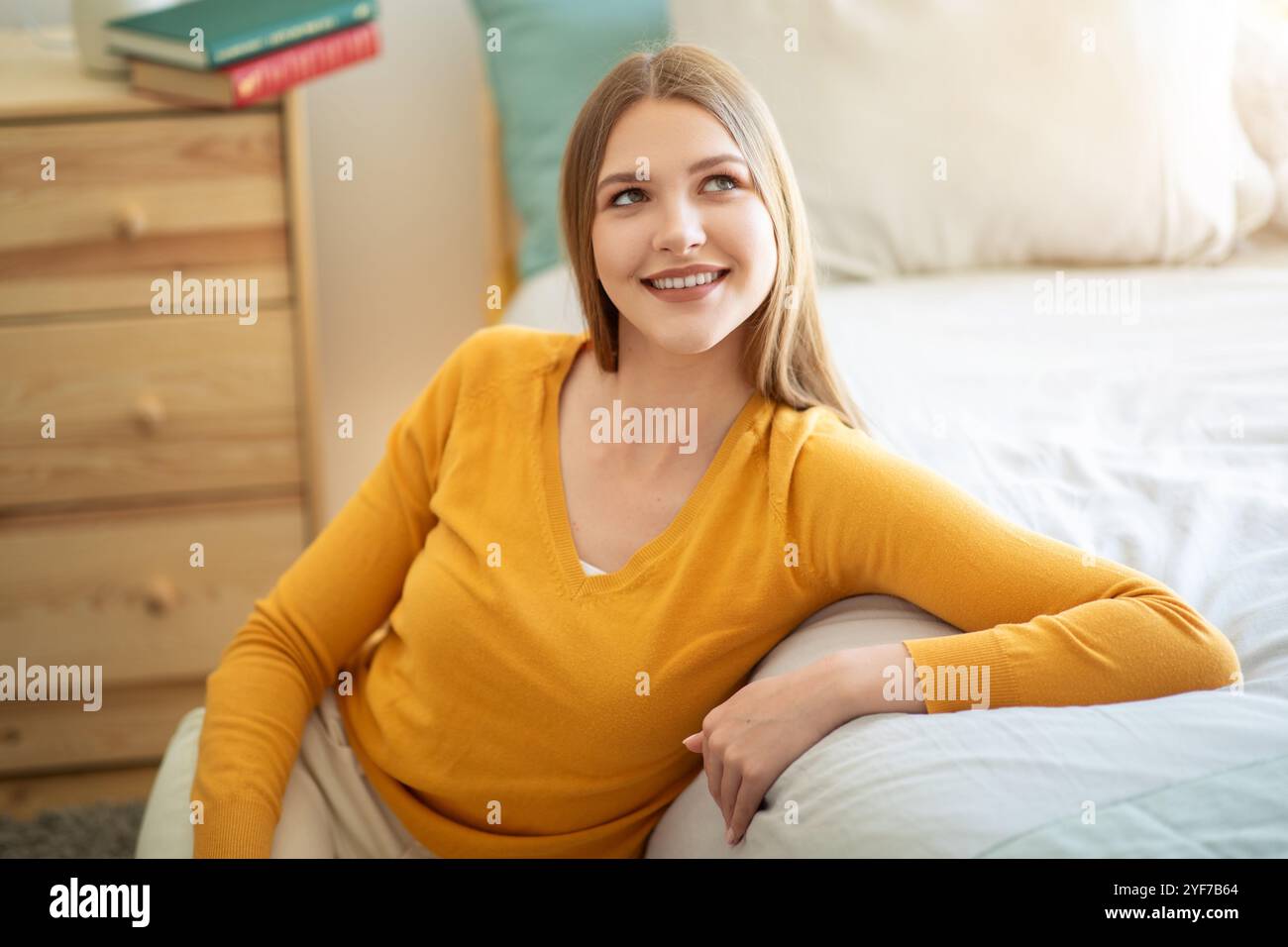 Teen girl smiling warmly in hi-res stock photography and images - Alamy