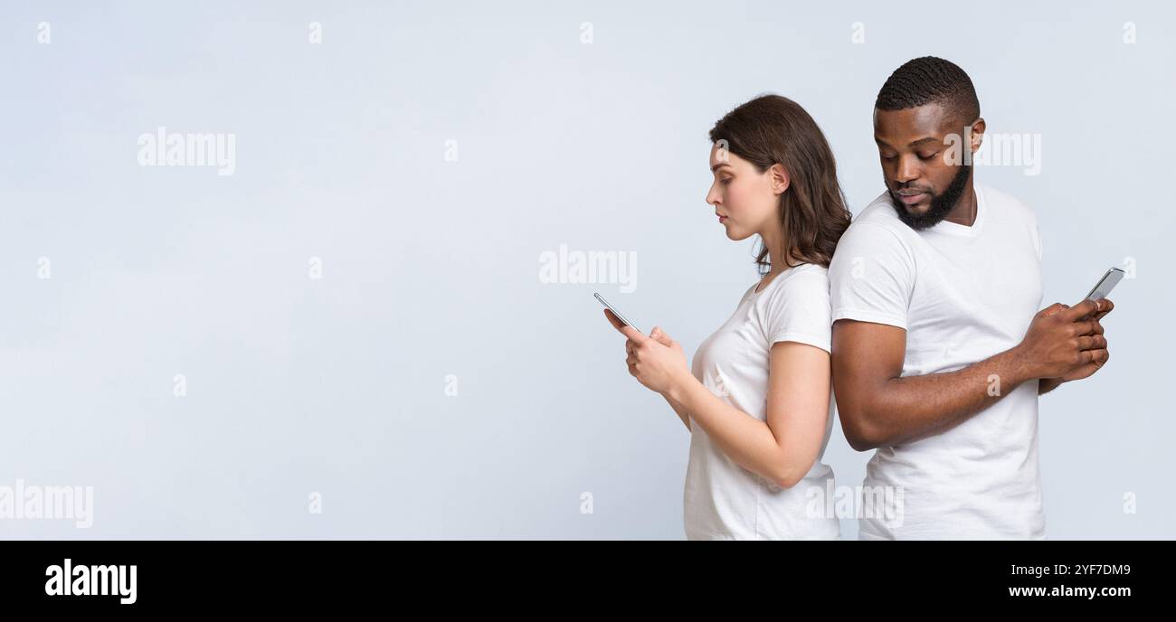 Jealous boyfriend watching over shoulder how his girlfriend texting on ...