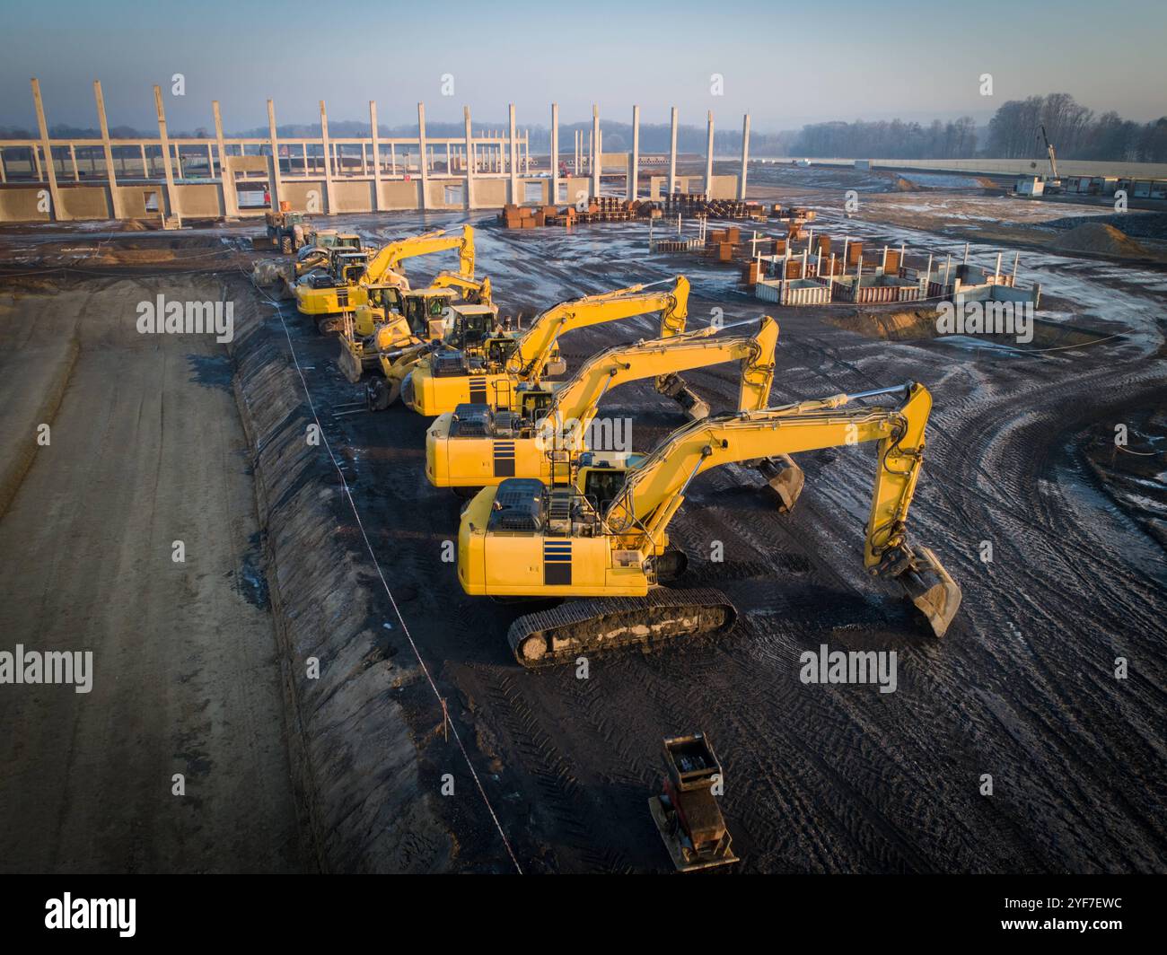 Gelbe baumaschinen hi-res stock photography and images - Alamy