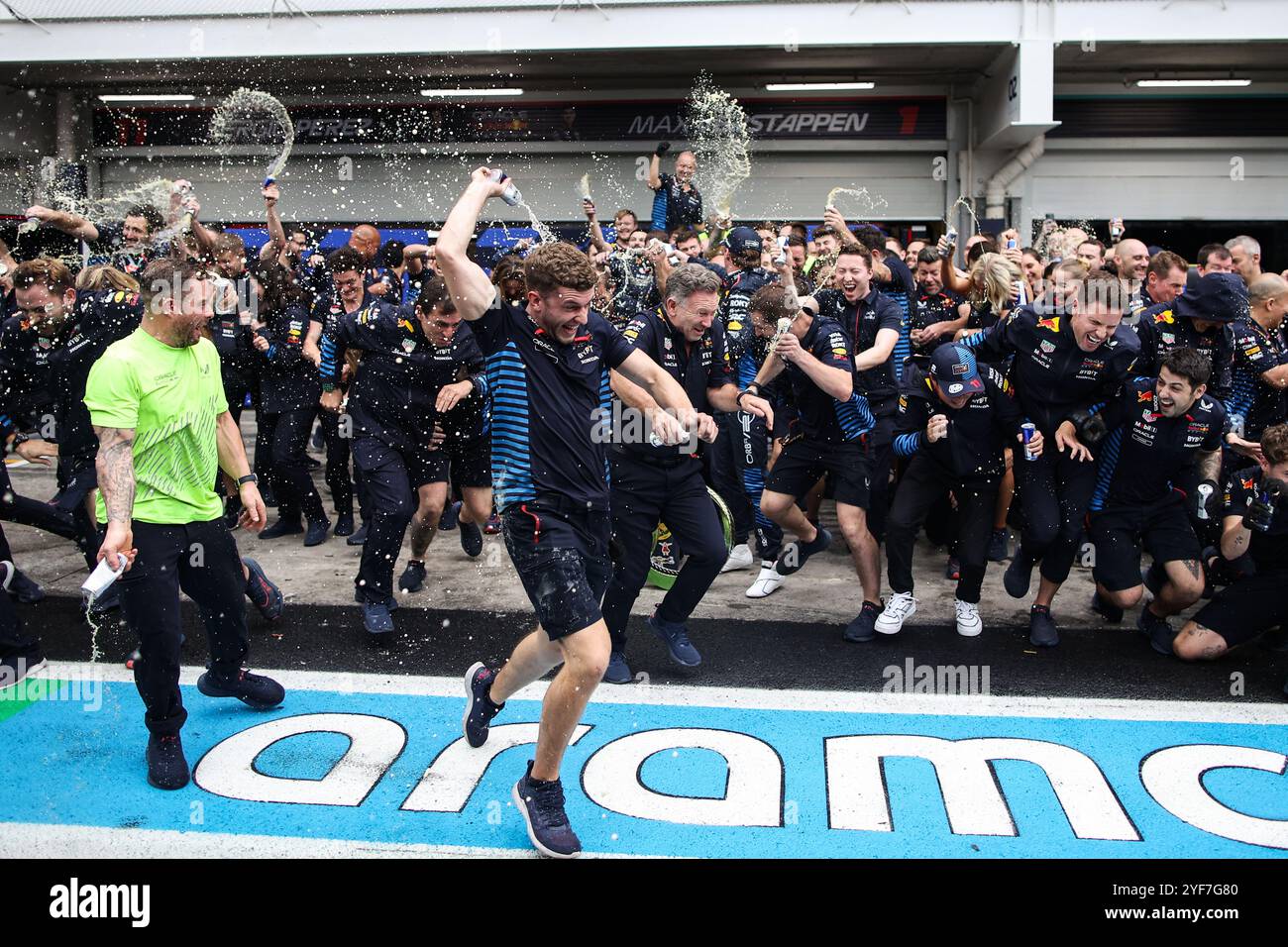 Victory celebration Red Bull Racing HORNER Christian (gbr), Team ...