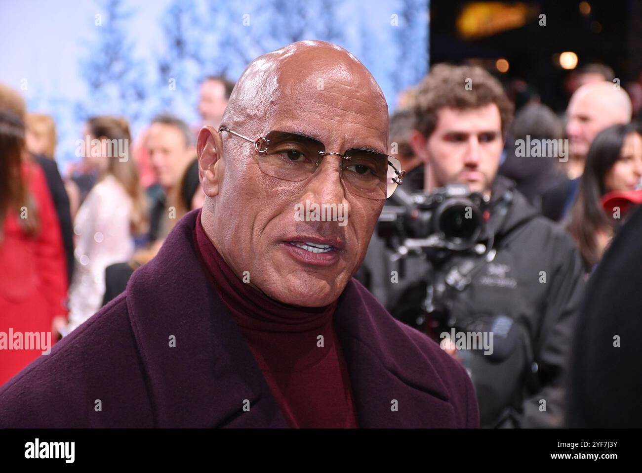Dwayne johnson red one hi-res stock photography and images - Alamy