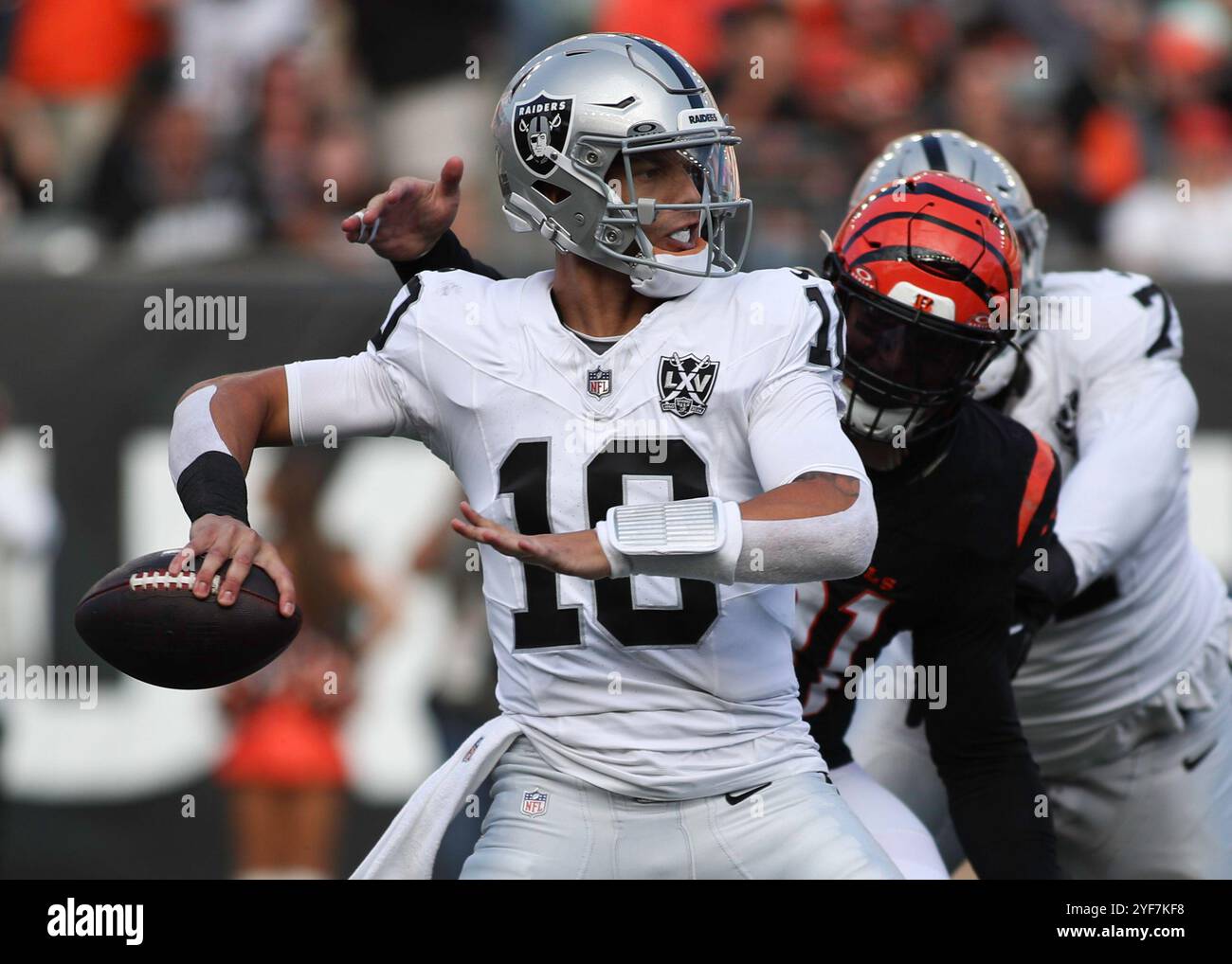 Cincinnati, Ohio, USA. 3rd Nov, 2024. Las Vegas Raiders QB Desmond Ridder throws the ball during ...