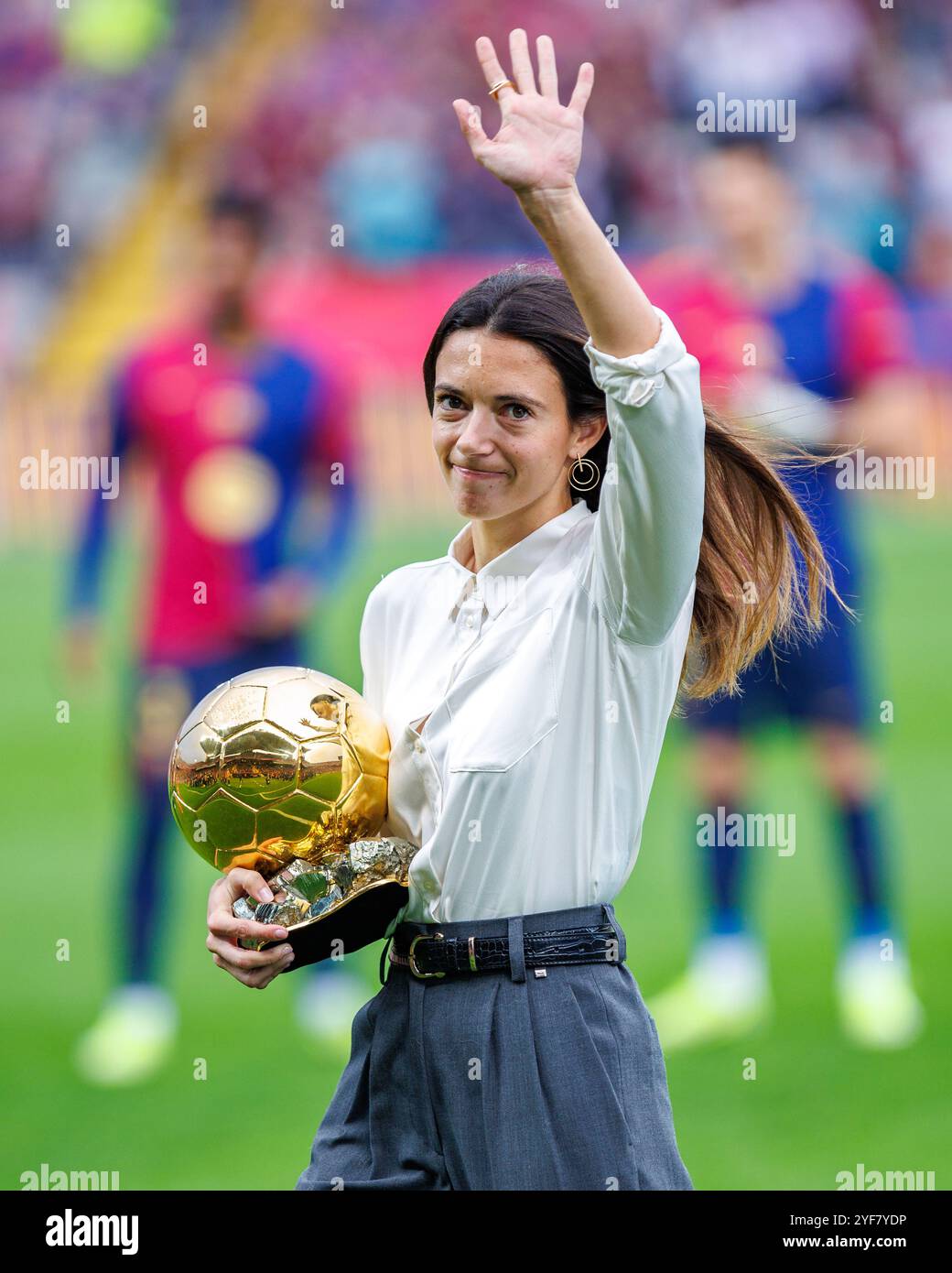 Barcelona, Spain. 3rd Nov, 2024. Aitana Bonmati poses with the Ballon d ...