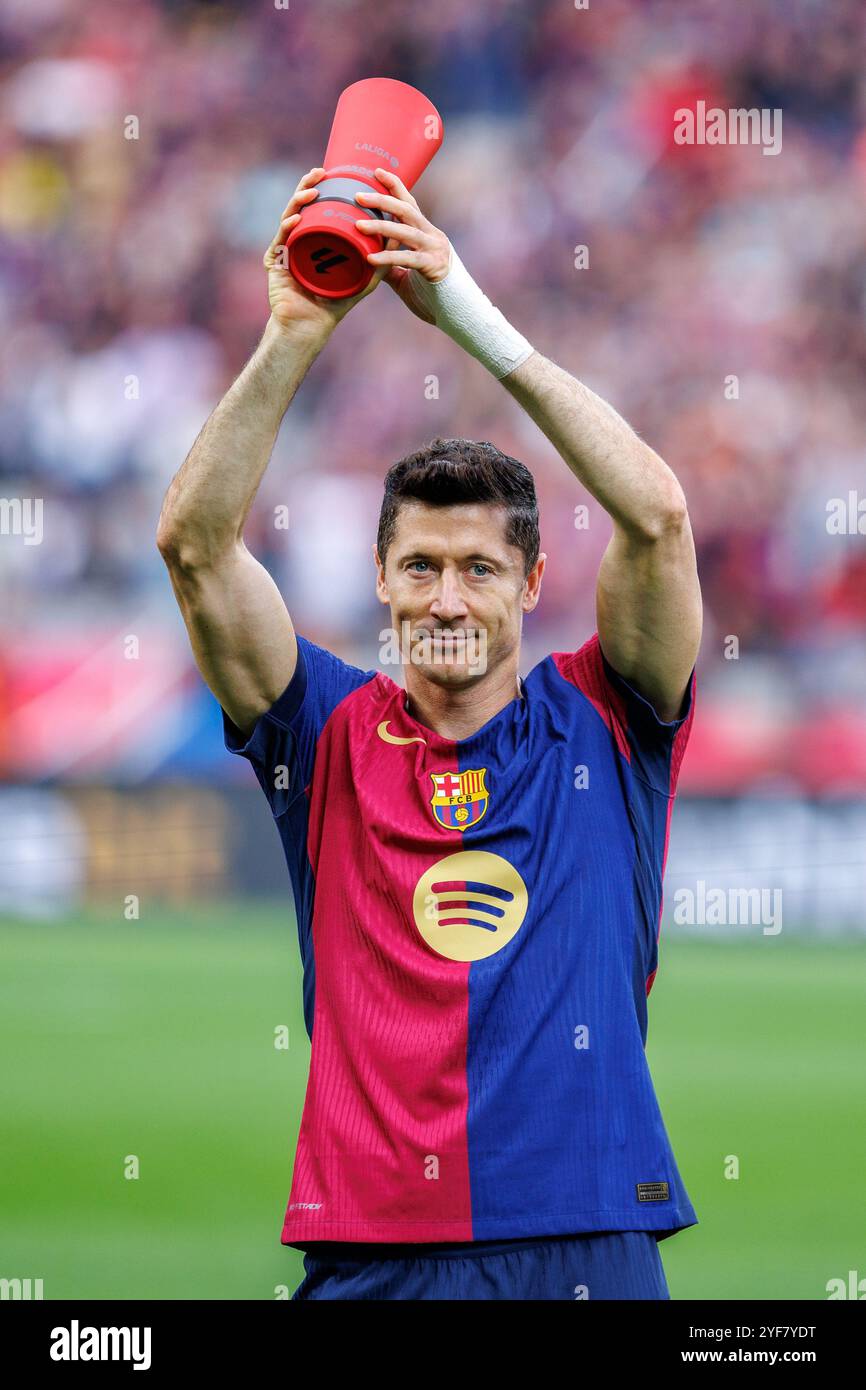 Barcelona, Spain. 3rd Nov, 2024. Lewandowski lifts the Player of the ...
