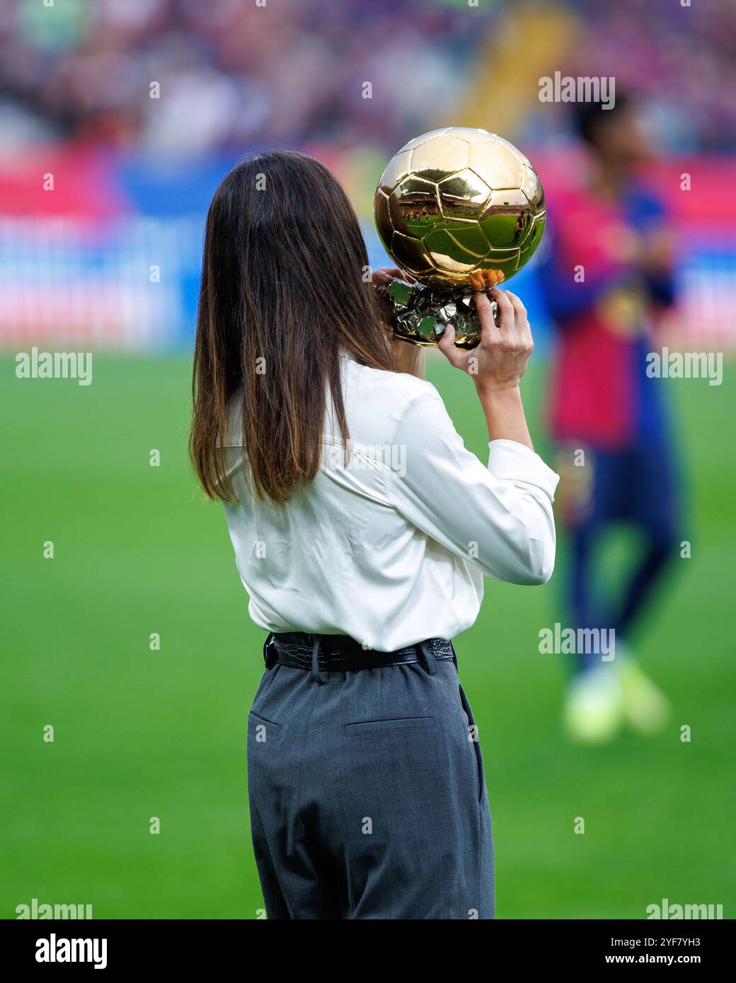 Barcelona, Spain. 3rd Nov, 2024. Aitana Bonmati poses with the Ballon d ...