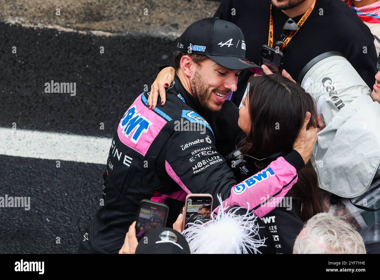 GASLY Pierre (fra), Alpine F1 Team A524, portrait with his girlfriend ...