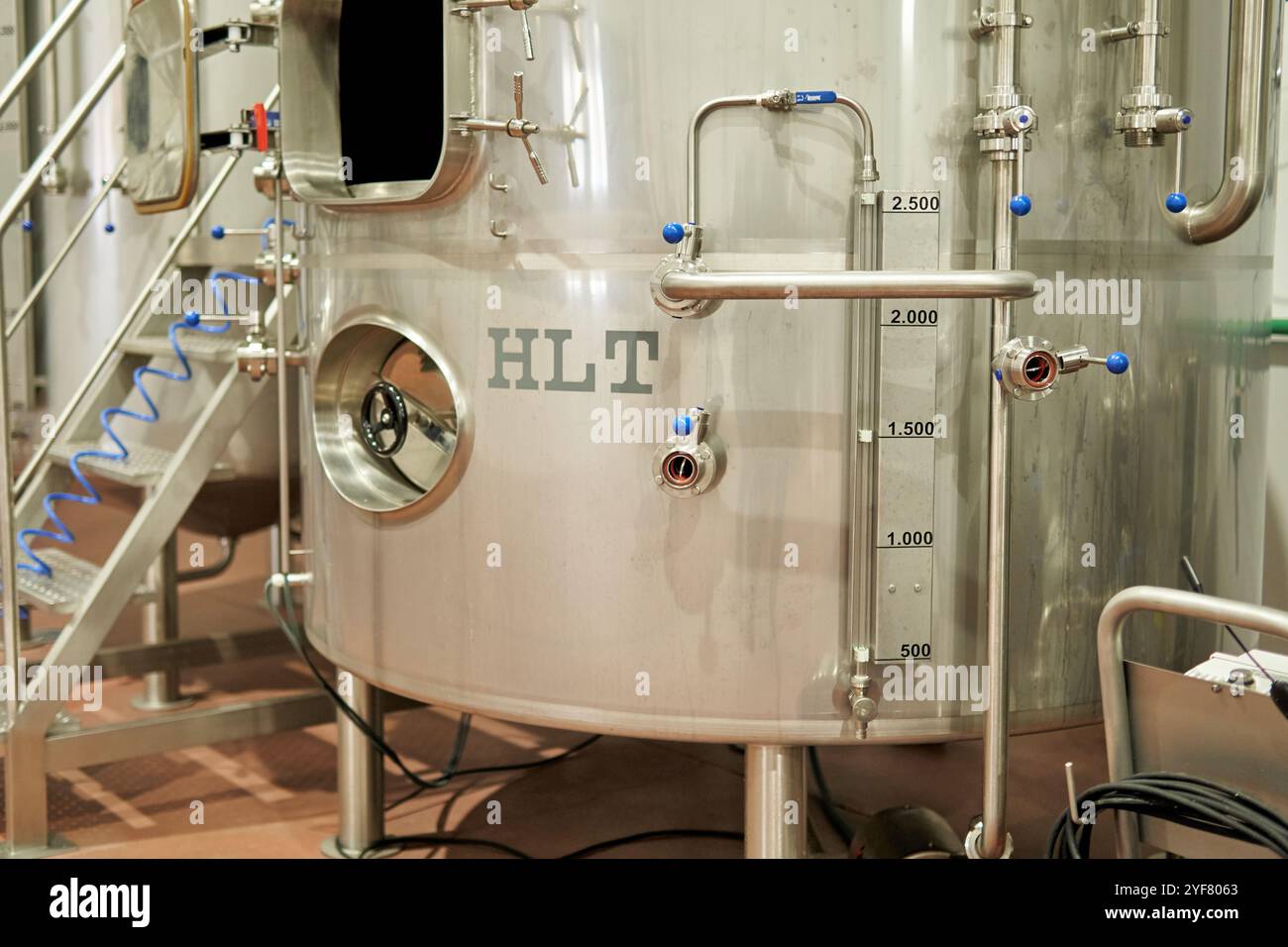 Factory business hi-res stock photography and images - Alamy