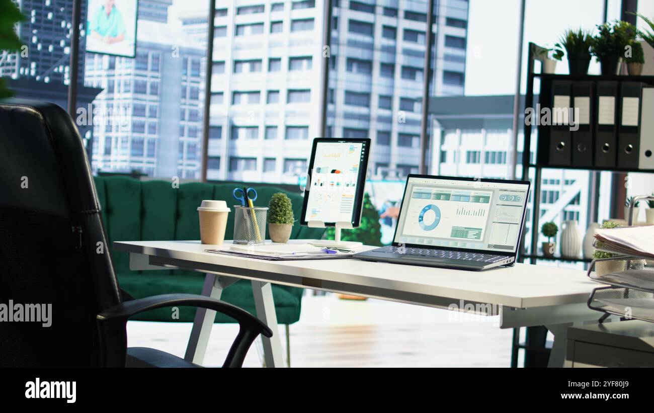 Empty high end office workspace hi-res stock photography and images - Alamy