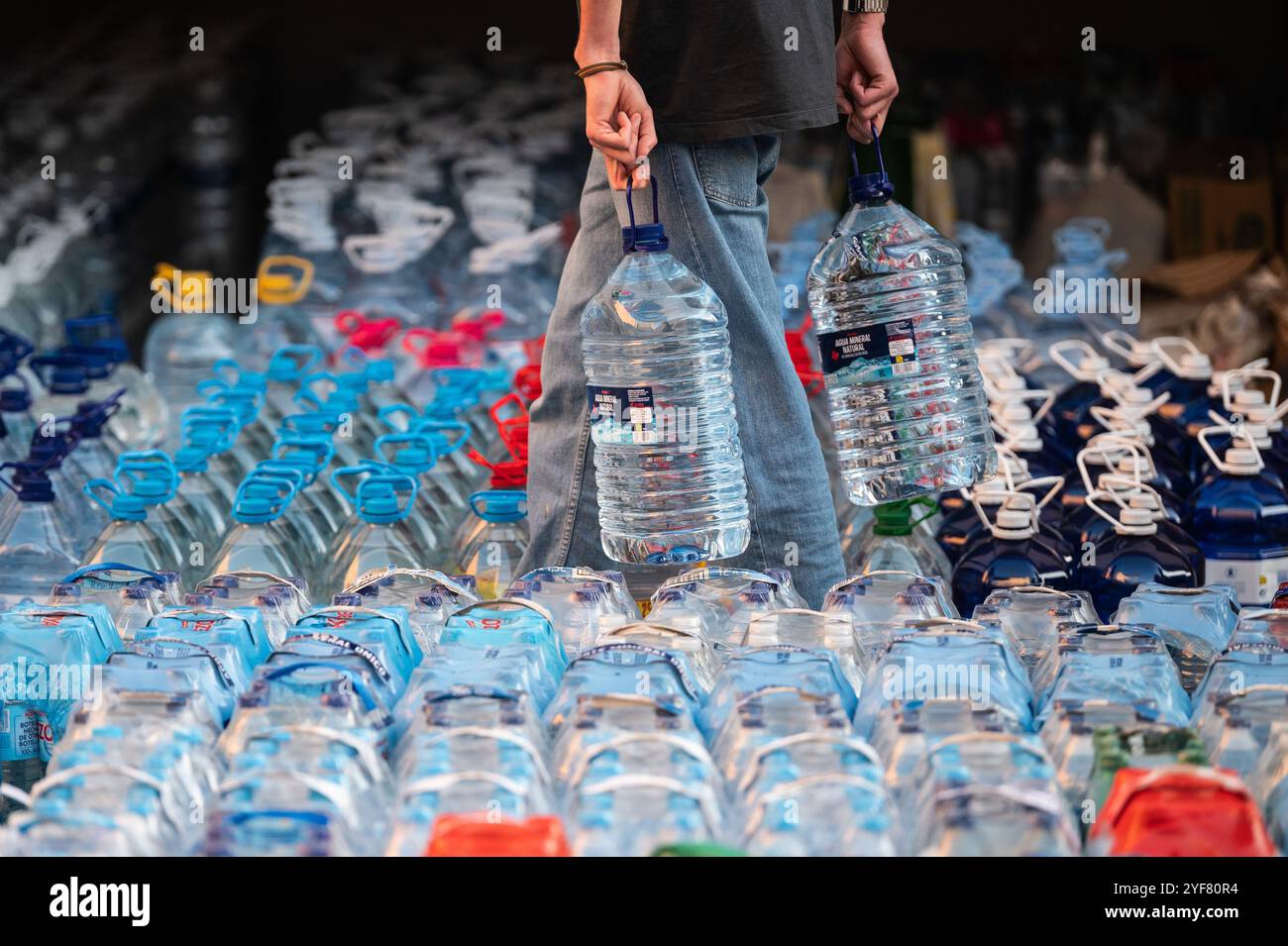 A volunteers organizing citizen donations of water at a collection ...