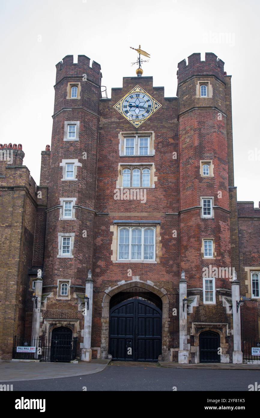 St jamess palace mall hi-res stock photography and images - Alamy