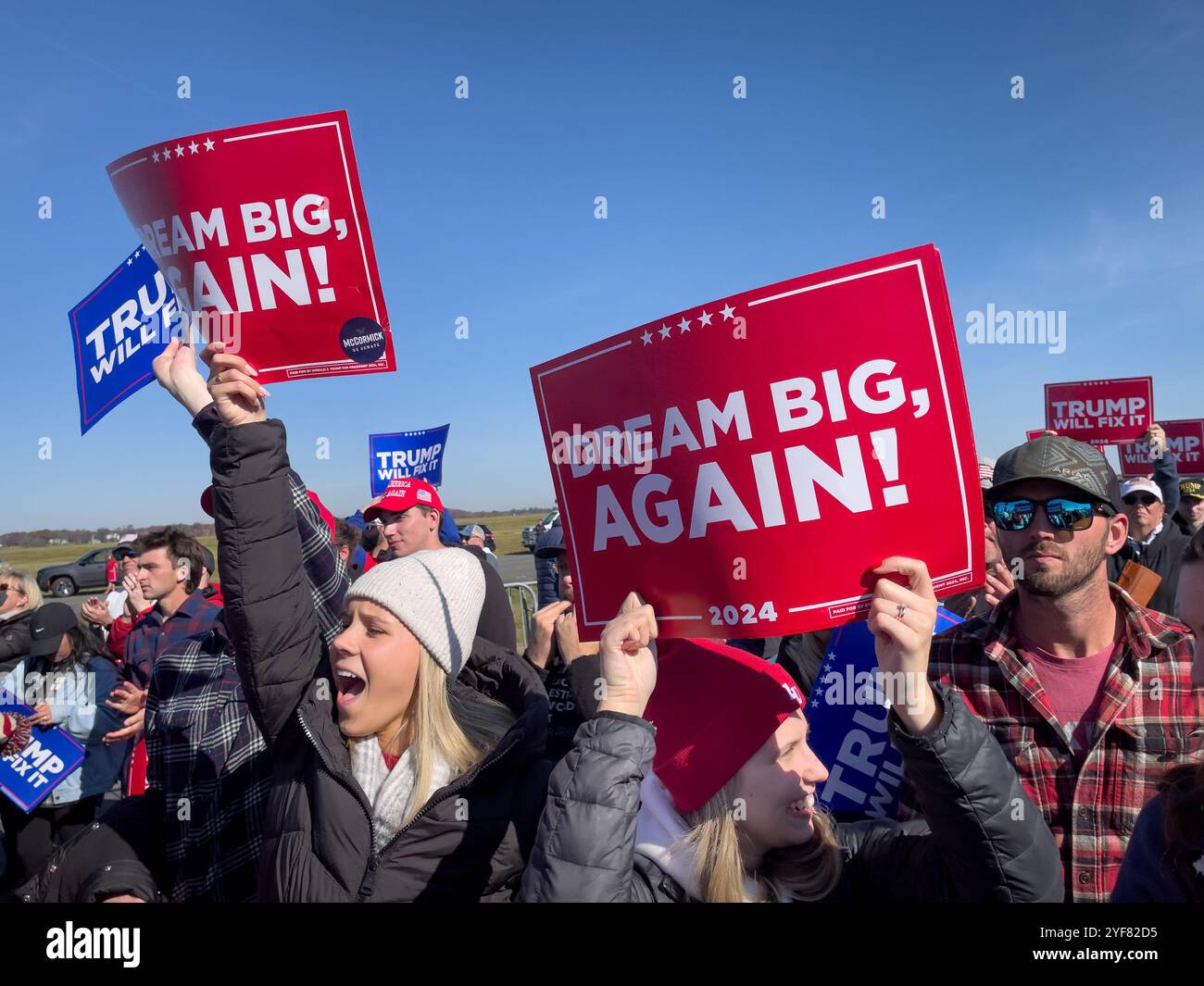 Lititz, Pennsylvania, USA. 3 November, 2024., Supporters of former US ...