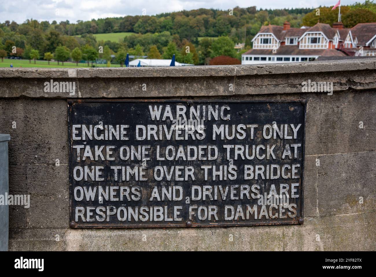 Sign on Henley Bridge, Oxfordshire, UK Stock Photo - Alamy