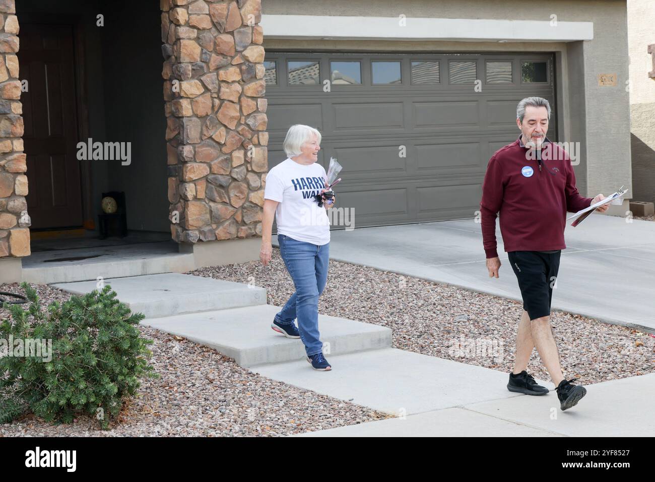 Mesa, USA. 03rd Nov, 2024. Volunteers Jessica and Kevin go door to door ...