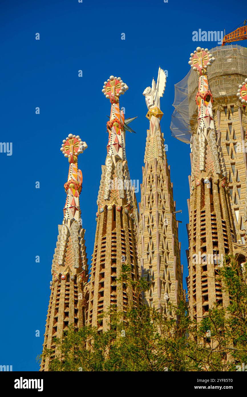 BARCELONA, SPAIN - October 3, 2024: The Sagrada Fam lia, Antoni Gaud s iconic basilica, stands ...